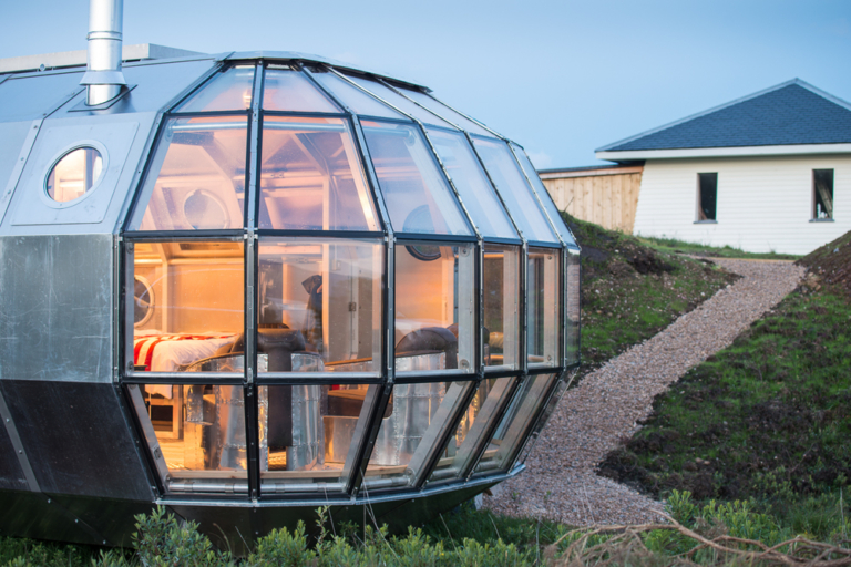 Airship: A spacecraft-themed movable home by Roderick James Architects