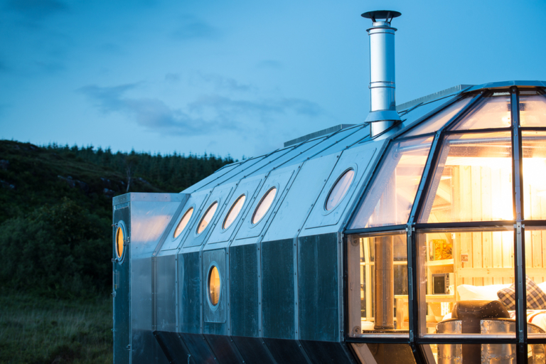 Airship: A spacecraft-themed movable home by Roderick James Architects