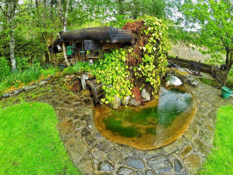 Mesmerizing Hobbit Home in Scotland