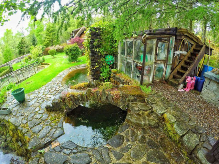 Mesmerizing Hobbit Home in Scotland