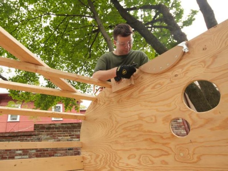 Build your own DIY hanging treehouse with no floor support - Homecrux