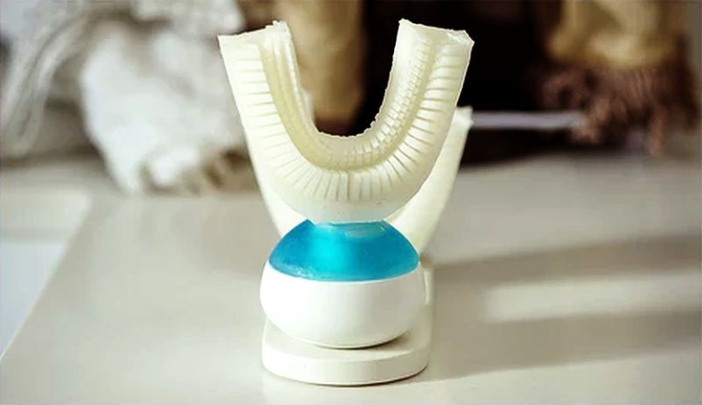 Amabrush automatic toothbrush cleans teeth in just 10 seconds