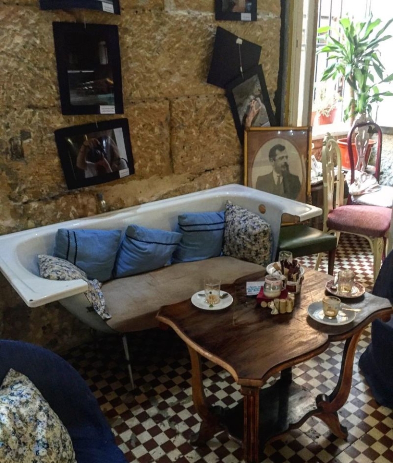 10 Creative Ideas to Repurpose Old Bathtub