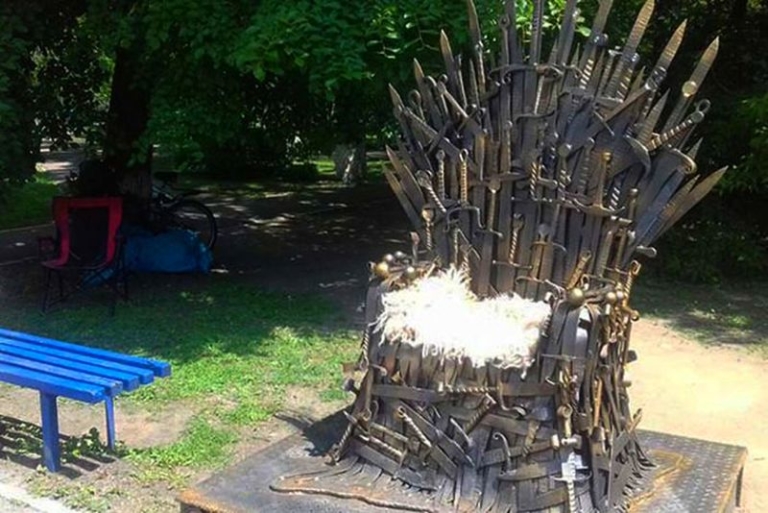 Iron Throne crafted from real swords makes the real one look lame