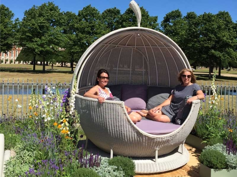 35 Unique Daybed Designs that Offer Comfort and Peace Under the Sun