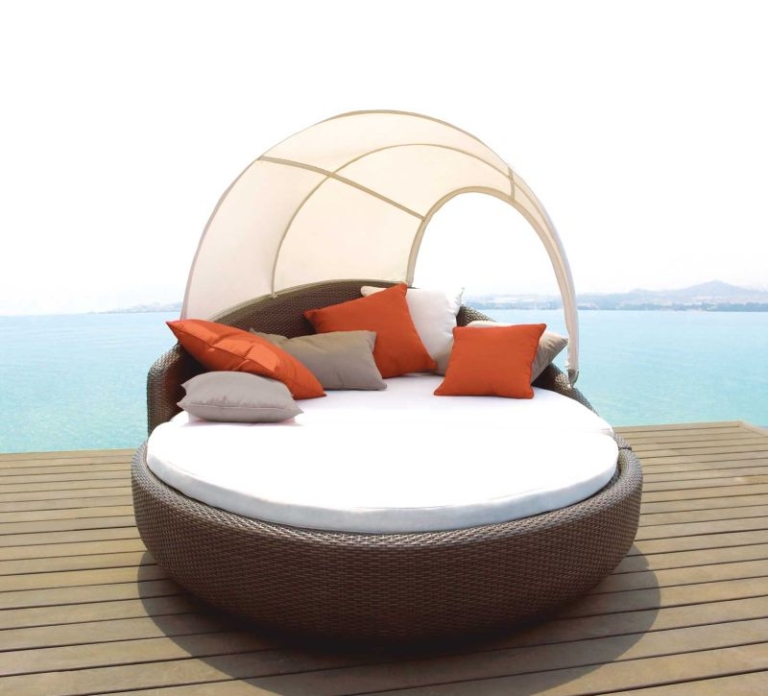 35 Unique Daybed Designs that Offer Comfort and Peace Under the Sun