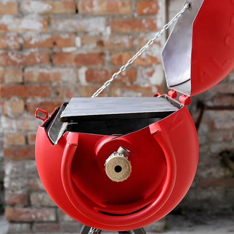 Ultra-durable BBQ PARADOX grill upcycled from an old gas tank