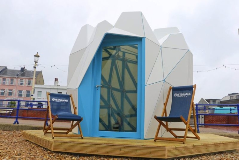 Award-winning modern beach hut invites locals and tourists in Eastbourne