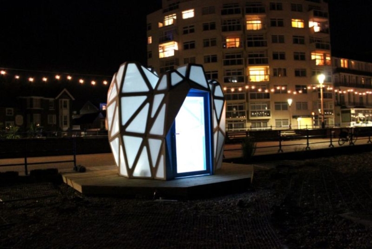 Award-winning modern beach hut invites locals and tourists in Eastbourne