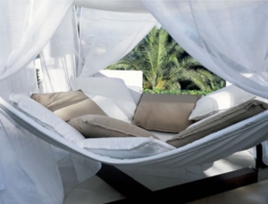 15 Impressive Hammock Design Ideas (Indoor/Outdoor)