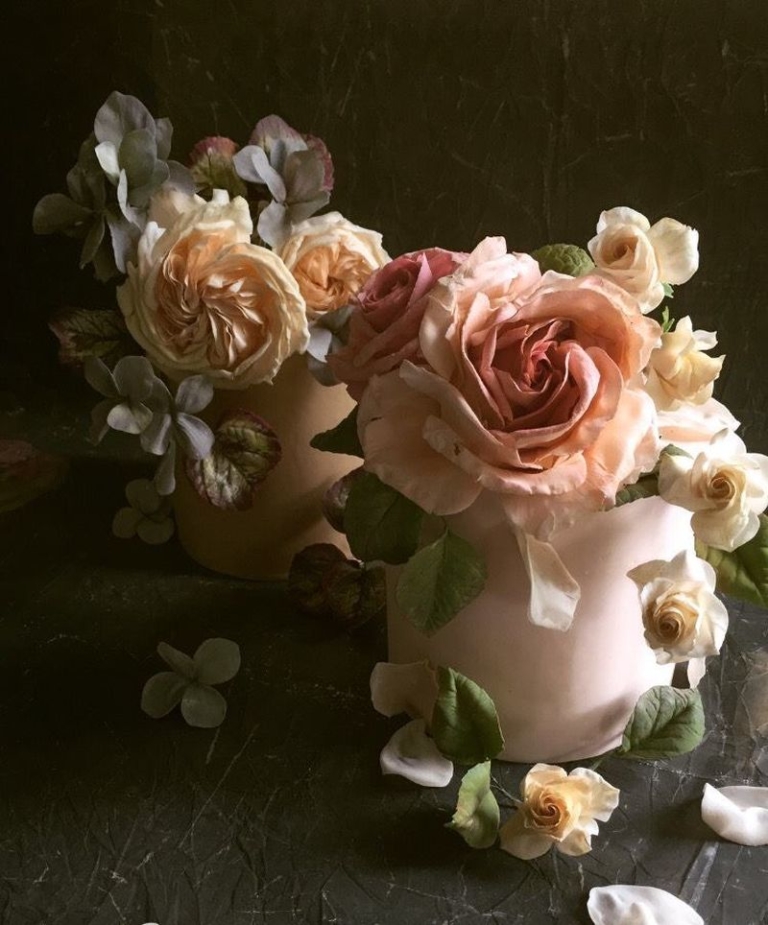 Maggie Austin’s beautiful floral cakes look like dramatic bouquets