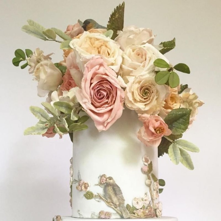 Maggie Austin’s beautiful floral cakes look like dramatic bouquets