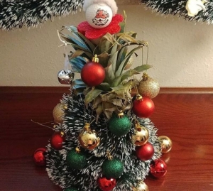 Pineapple Christmas Tree for Ones Who Like to Experiment
