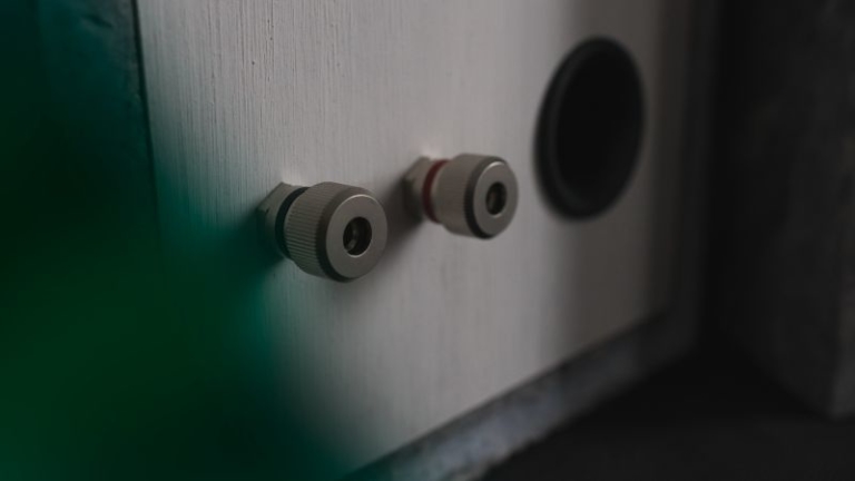 Brutalist-Lab introduces colored concrete speakers