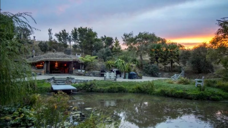 Underhill Valley Earth House - The Ultimate Romantic Retreat for Couples