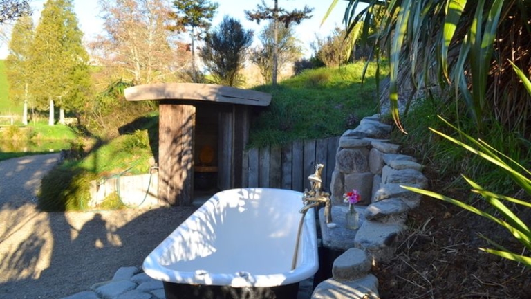 Underhill Valley Earth House - The Ultimate Romantic Retreat for Couples