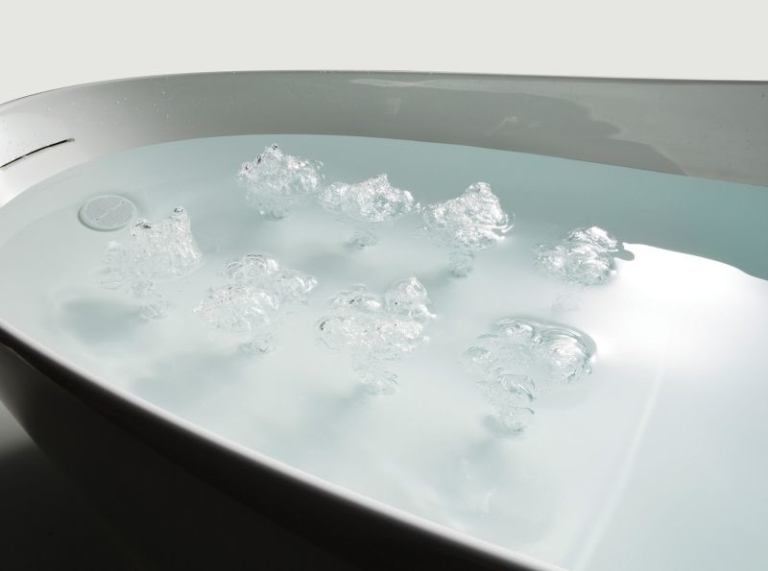TOTO Flotation Bathtub Makes You Feel Like Floating in Zero Gravity