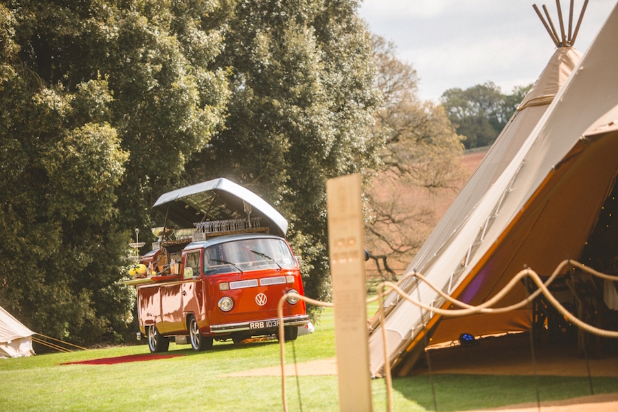 The Cocktail Car Travels Around the UK to Serve Celebratory Drinks