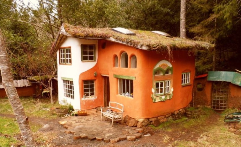 10 Best Cob Houses & the Benefits of Building One