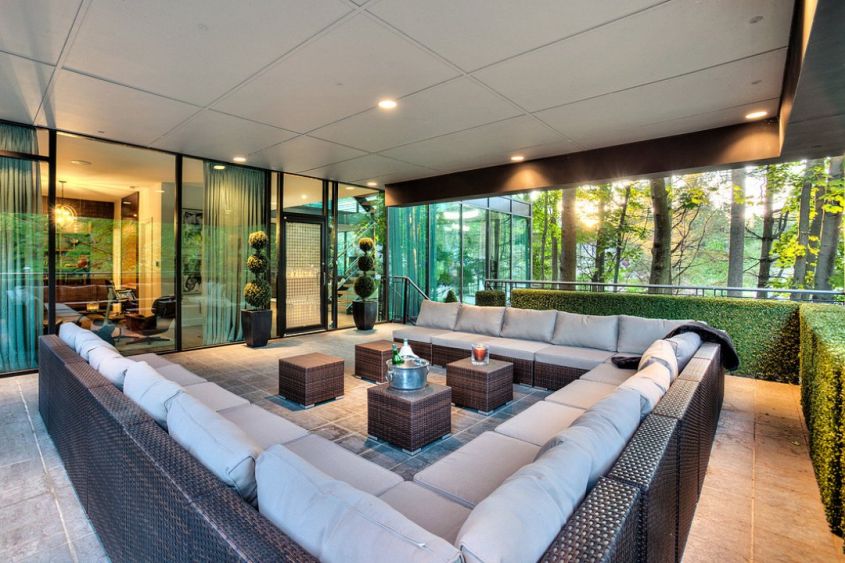 20+ Modern Glass House Designs and Pictures