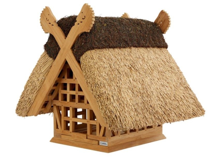 Birdhouse with Thatched Roof Brings Life to Your Garden