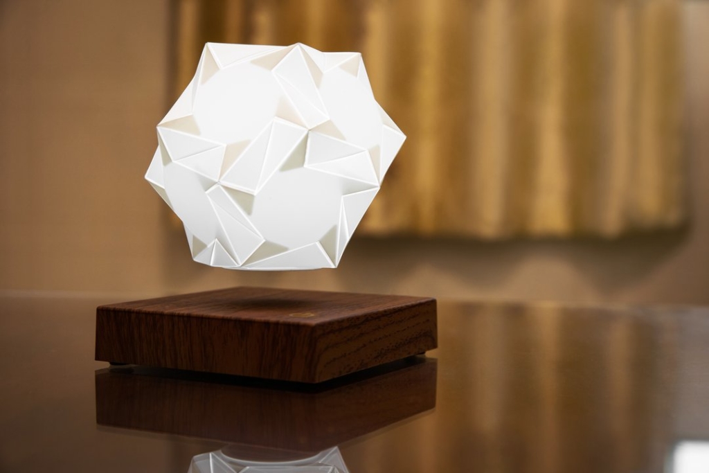 20+ Levitating Gadgets That'll Blow Your Mind With Their Antics