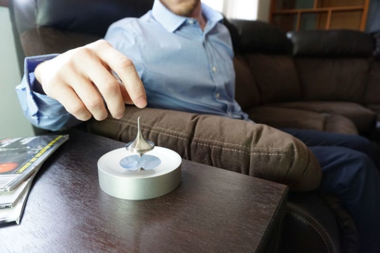 20+ Levitating Gadgets That'll Blow Your Mind With Their Antics