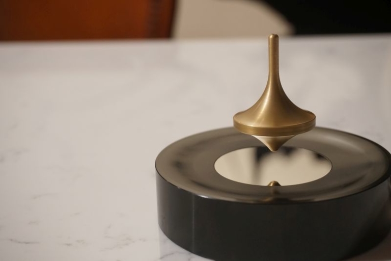 20+ Levitating Gadgets That'll Blow Your Mind With Their Antics