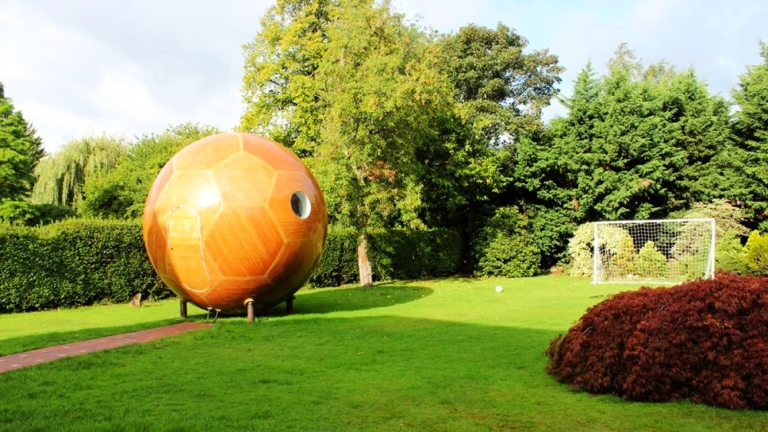 $27k Conker Garden Pod Creates a Perfect Backyard