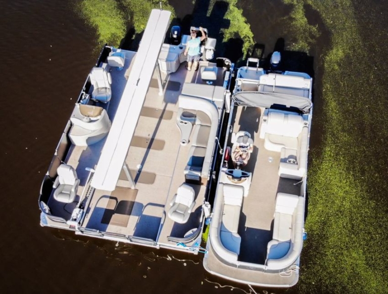 2x Marine Pontoon Expands to Twice Its Size With the Push of a Button