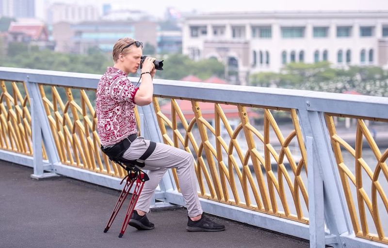 These Wearable Chairs Won’t Let You Go Weak in the Knees