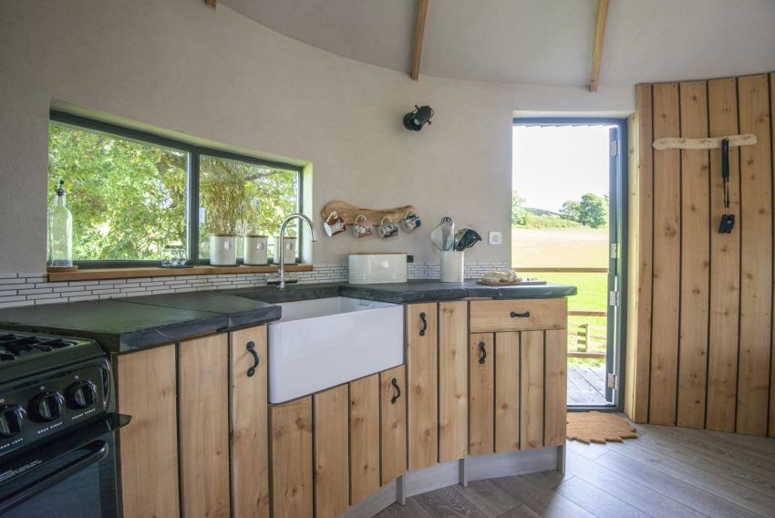 Ty'r Onnen Treehouse to Experience Snug Life in Ceredigion Countryside