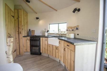 Ty'r Onnen Treehouse to Experience Snug Life in Ceredigion Countryside