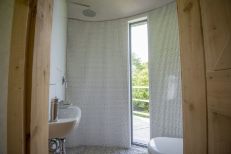 Ty'r Onnen Treehouse to Experience Snug Life in Ceredigion Countryside