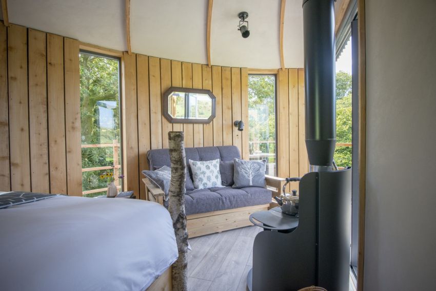 Ty'r Onnen Treehouse to Experience Snug Life in Ceredigion Countryside