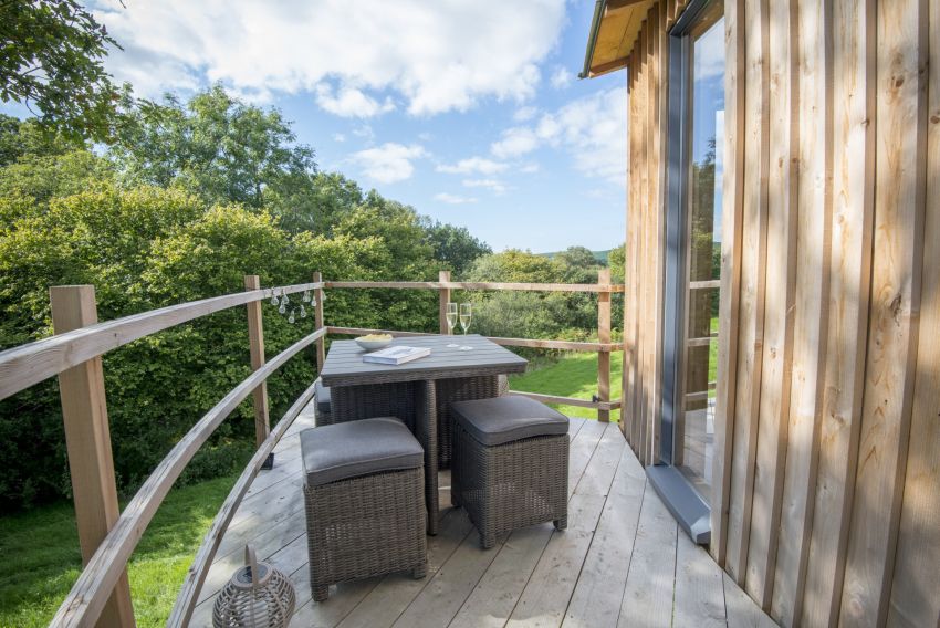 Ty'r Onnen Treehouse to Experience Snug Life in Ceredigion Countryside