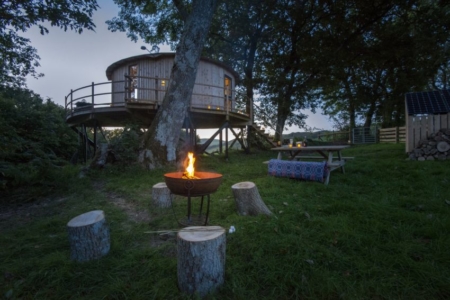 Ty'r Onnen Treehouse to Experience Snug Life in Ceredigion Countryside