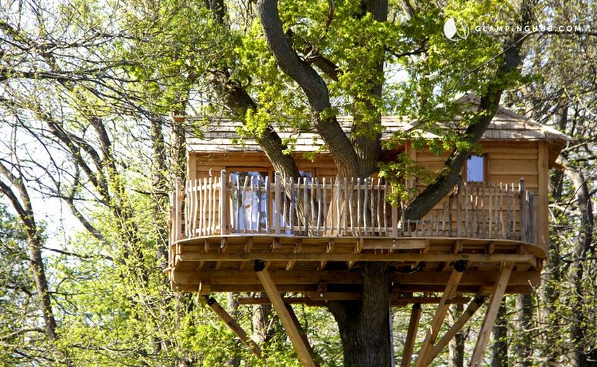 Romantic Orb-Shaped Treehouse in France Hoists You High in the Sky