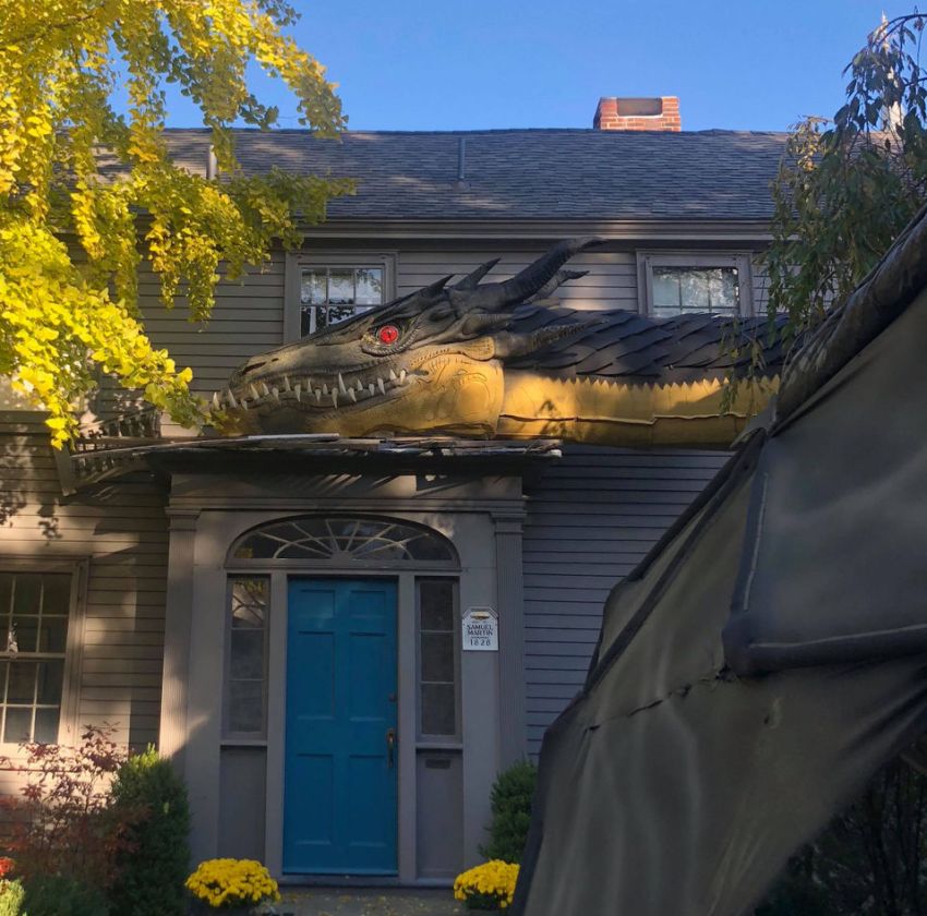There’s a Gigantic Dragon Crawling on This Home’s Roof