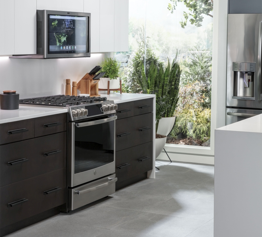 GE Kitchen Hub: Smart Range Hood with 27-inch Display at CES 2019