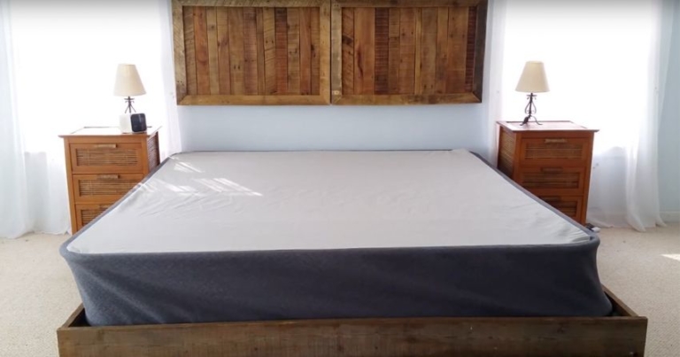 CES 2019: Rocking Bed Helps You Fall Asleep Faster