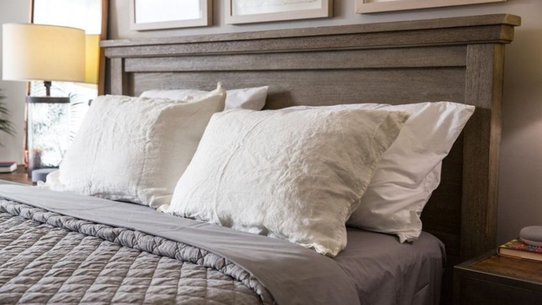 CES 2019: Rocking Bed Helps You Fall Asleep Faster