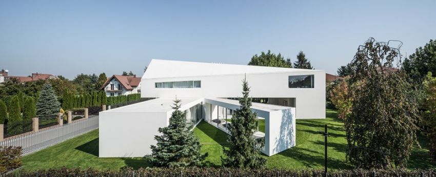 Quadrant House Has Rotating Terrace That Moves With the Sun