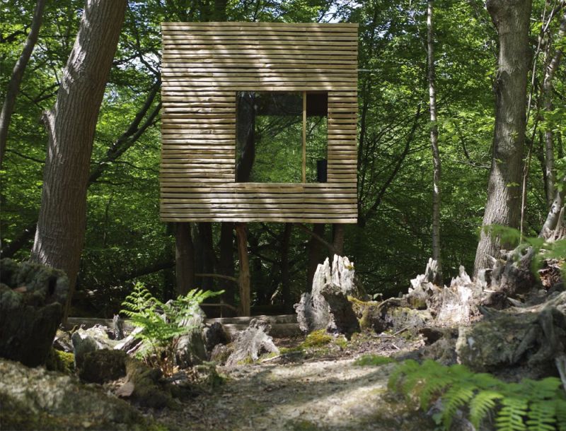 Jeremy Pitts Builds Treehouse on Stilts in East Sussex, UK