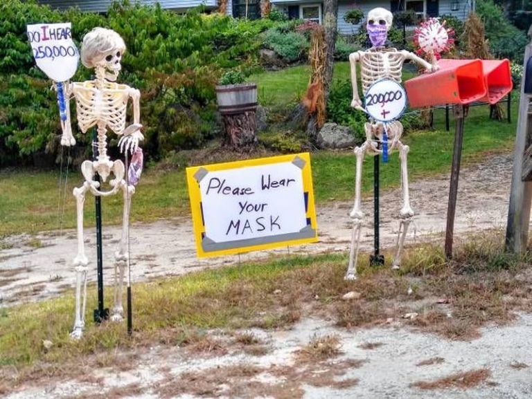 60+ Skeleton Halloween Decoration Ideas for Outdoors