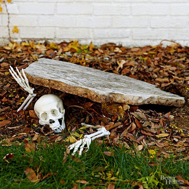 70+ Skeleton Halloween Decoration Ideas for Outdoors