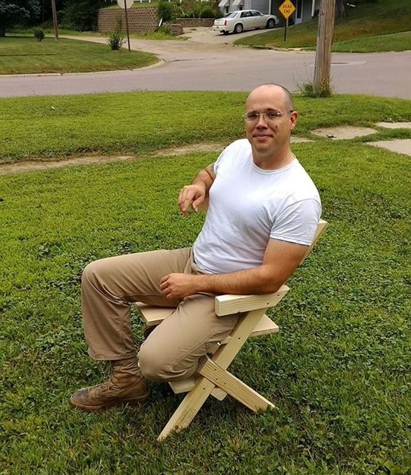 Father Builds Bi-Chair for His Bisexual Daughter, Takes Internet by Storm
