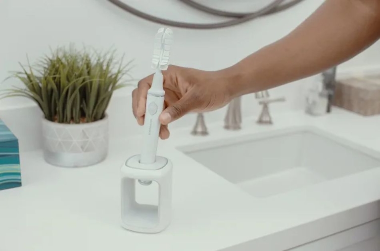 J-Shaped Encompass Toothbrush Cleans Teeth Flawlessly in 20 Seconds