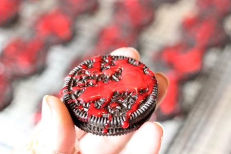 Blood Spatter Oreo Cookies add Sanguinary Touch to Halloween Party