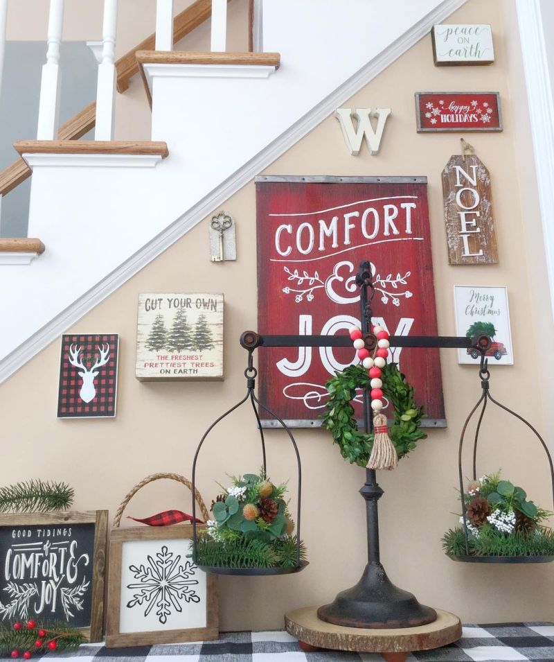 Impeccable Christmas Wall Decoration Ideas for This Festive Season